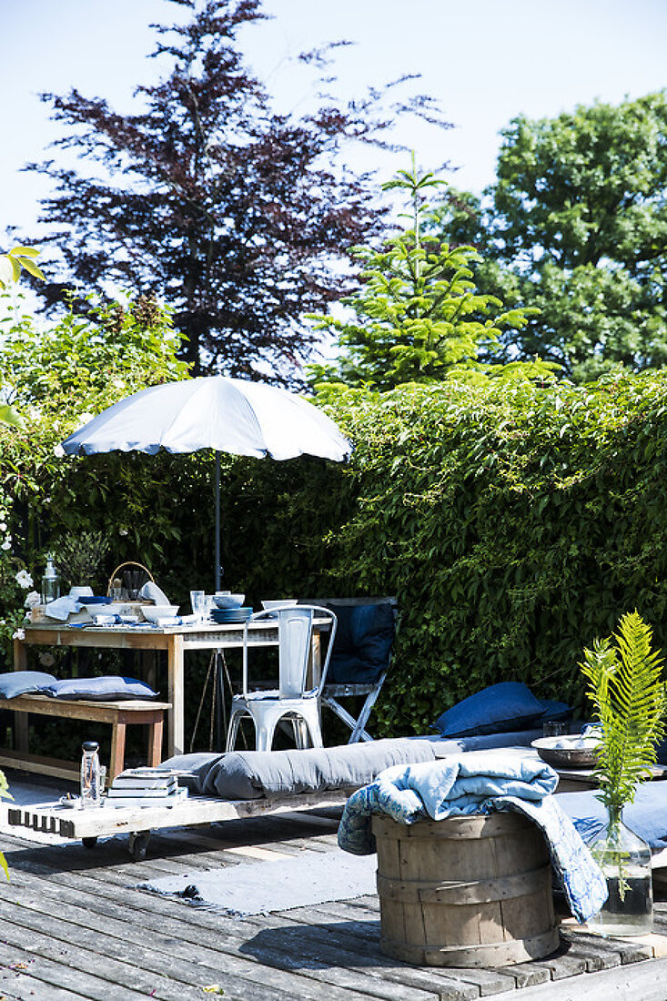 Blue Terrace – License Features – 12856524 House of Pictures