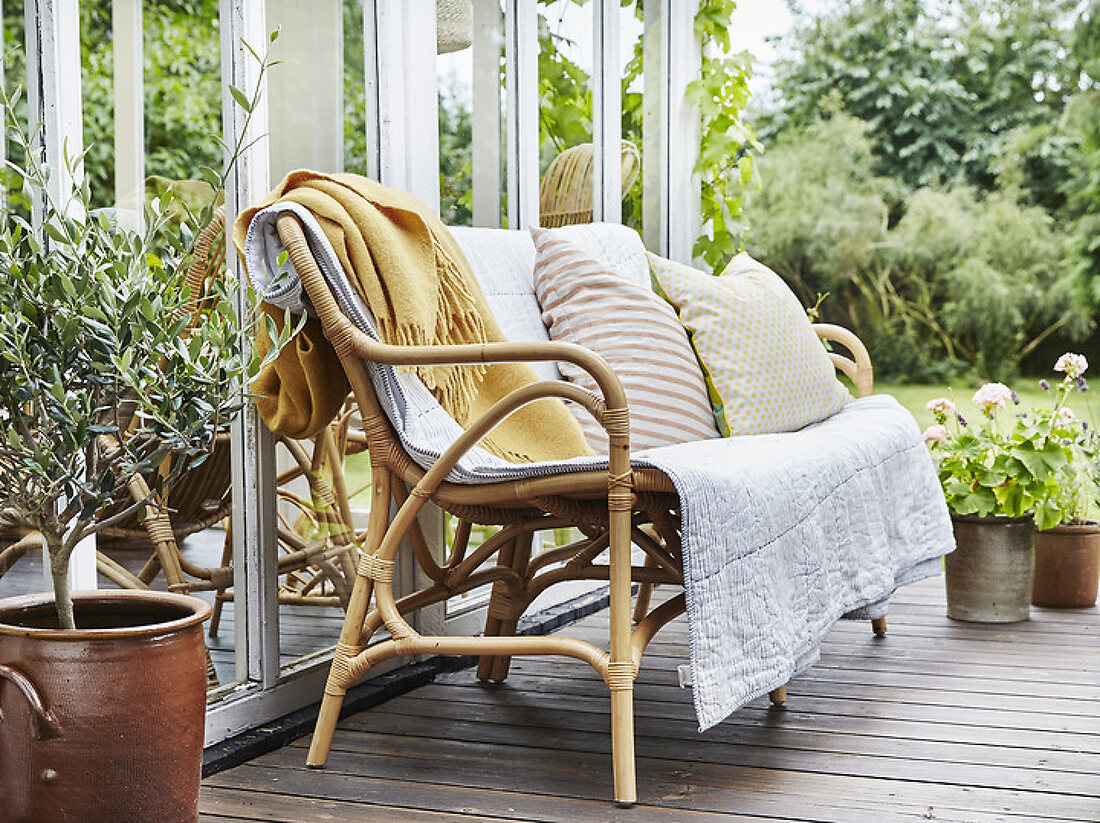 Calm and Natural Ambiance – License Features – 12871821 House of Pictures