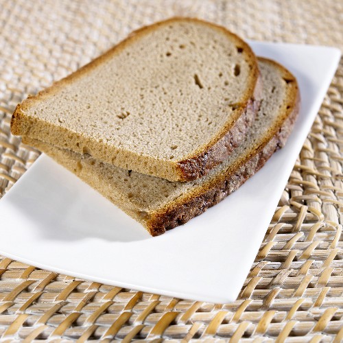 Zwei Brotscheiben – Bilder kaufen – 912853 StockFood