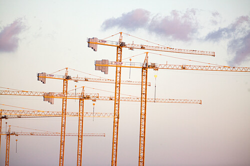 Construction cranes Photos – License unique travel photos lookphotos