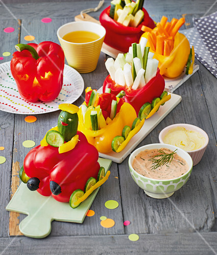 Paprika-Eisenbahn – Bilder kaufen – 12425345 StockFood